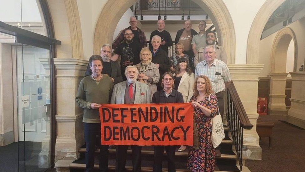 Wakefield Labour candidate chosen after committee walks out - BBC News