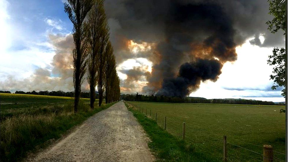 Huge fire engulfs River Tay reed beds near Errol - BBC News