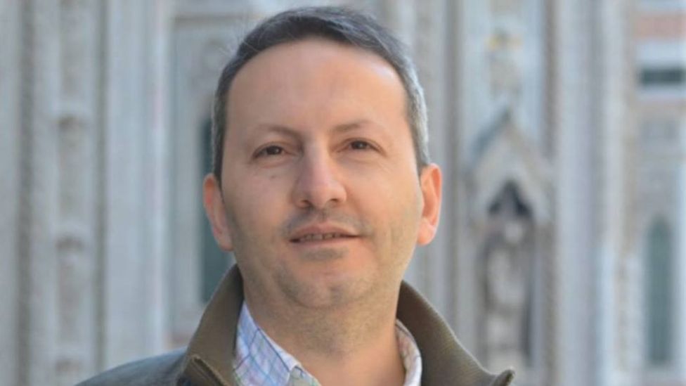 Gonen Segev: Israel ex-minister admits spying for Iran - BBC News