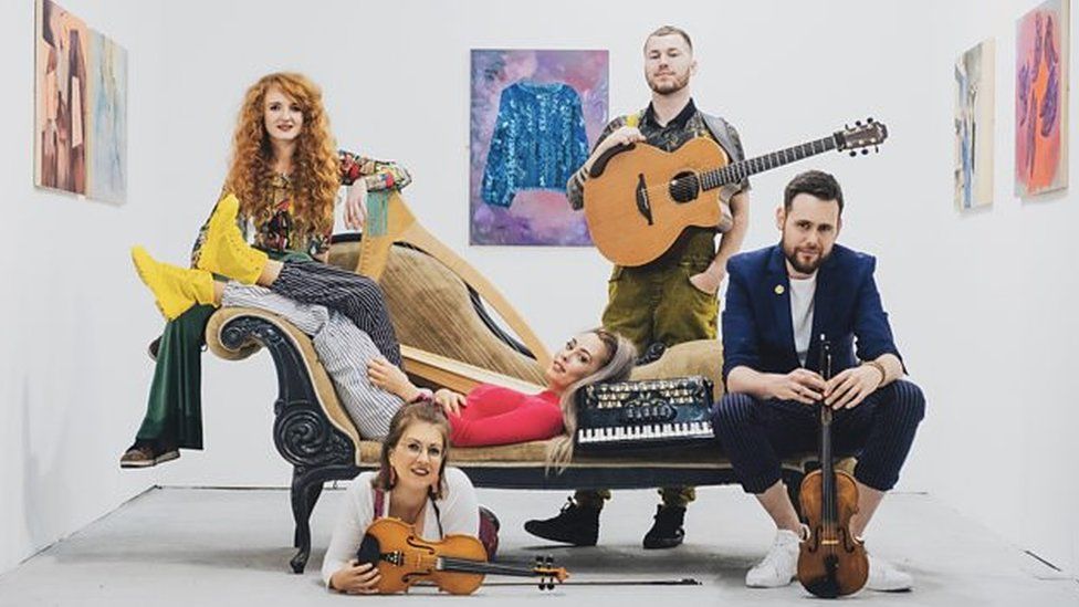 Ateb y Galw: Y cerddor Bethan Rhiannon - BBC Cymru Fyw