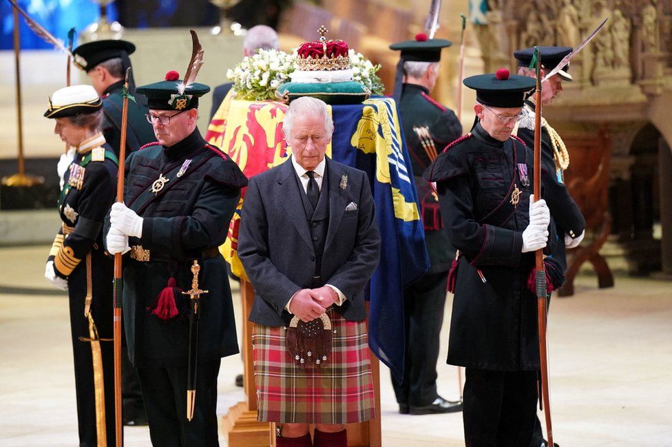 The monarchy's delicate Scottish balancing act - BBC News