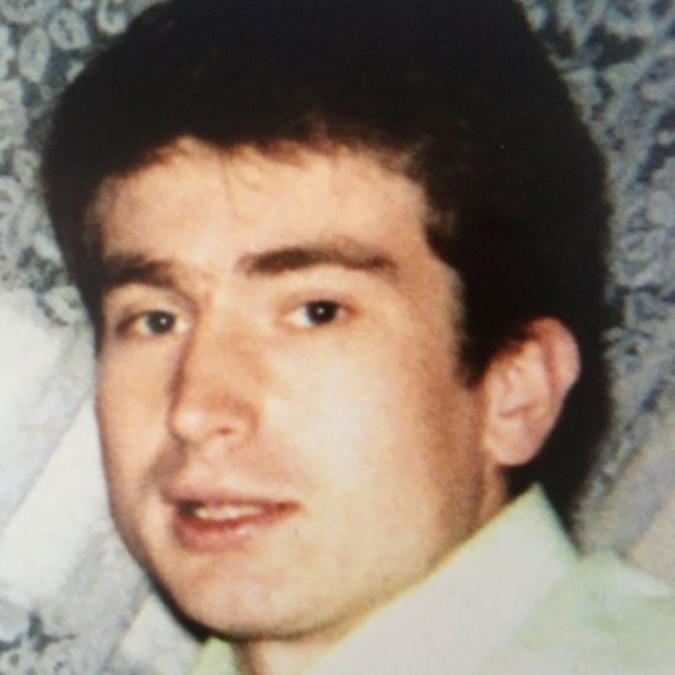 James Fox inquest: Shot man 'pointed gun at child's head' - BBC News