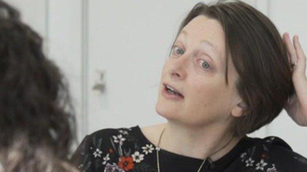 School trips and uniform costs 'hitting poorest pupils' - BBC News