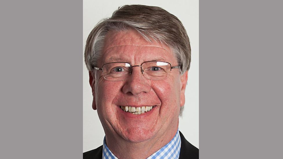 Former Lord Provost Eric Milligan in Edinburgh trams regret - BBC News