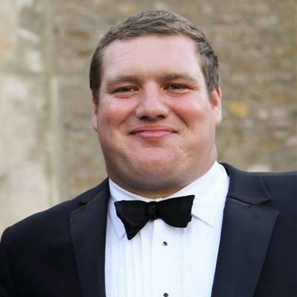 East Hanney Christmas crash: Tributes to second crash victim - BBC News