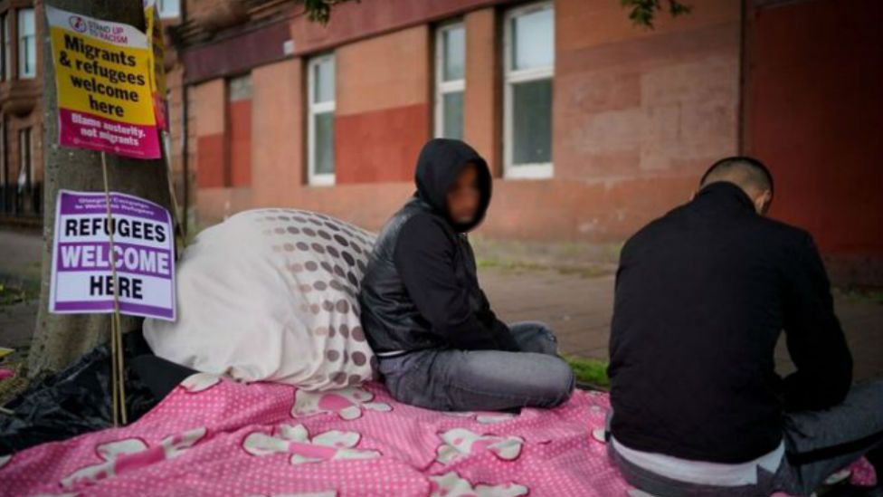 Asylum claim targets 'being missed by eight weeks' - BBC News