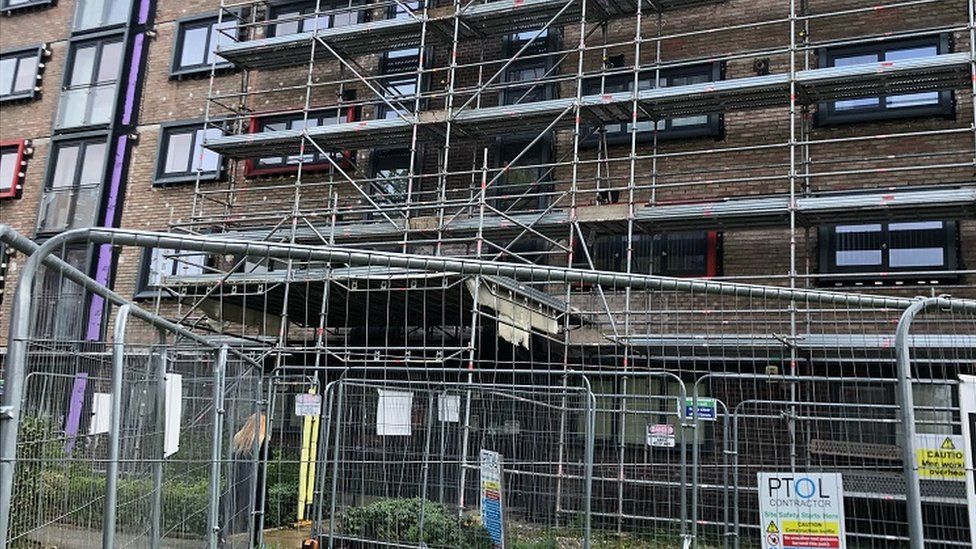Cladding: Tenants' misery over Salford tower block delays - BBC News