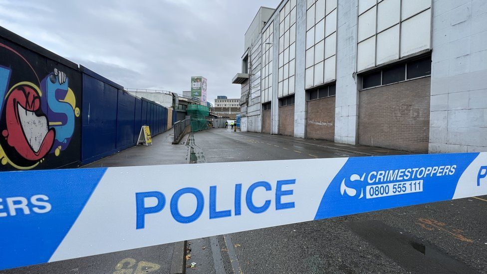 Coventry stabbing: Teenager seriously injured in city attack - BBC News