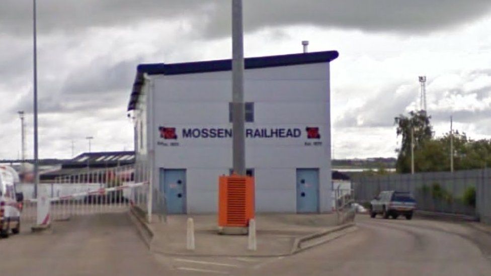 Judges overturn government ruling on freight terminal - BBC News