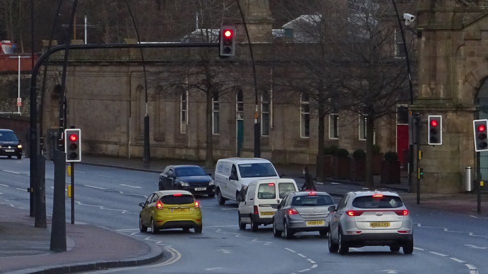 Sheffield Clean Air Zone: Drivers react to approval - BBC News