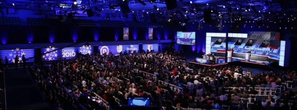 US election 2016: Clinton and Sanders spar in Florida debate - BBC News