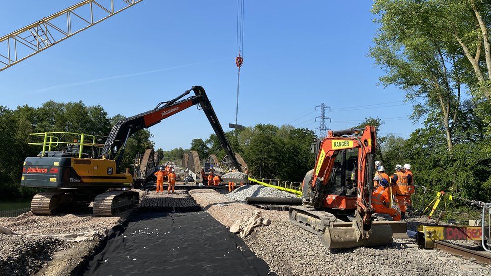 Work to repair unsafe Nuneham Viaduct almost complete - BBC News