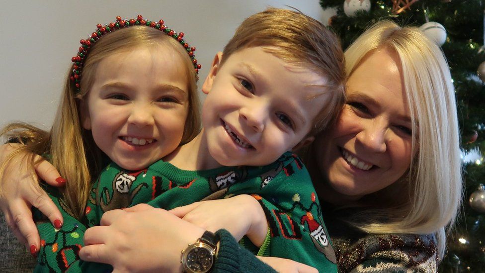 Moist turkeys, Christmas jumpers and other festive morsels - BBC News