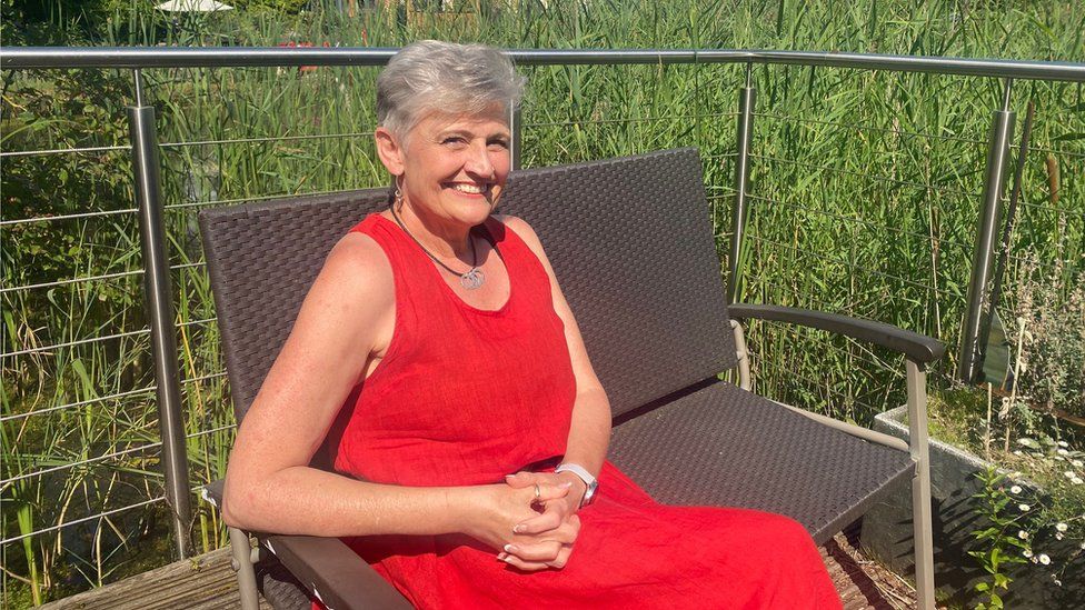 Terminal illness counselling charity set up for Essex under-40s - BBC News