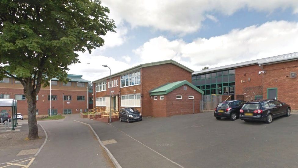 Ysgol Gyfun Gwynllyw to add nursery and primary classes - BBC News