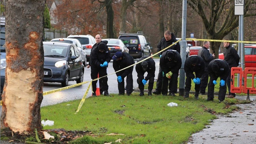 Leeds car crash: Five victims named locally - BBC News