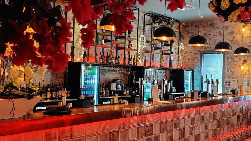 Covid: 'Cheaper to shut restaurant than stay open' - BBC News