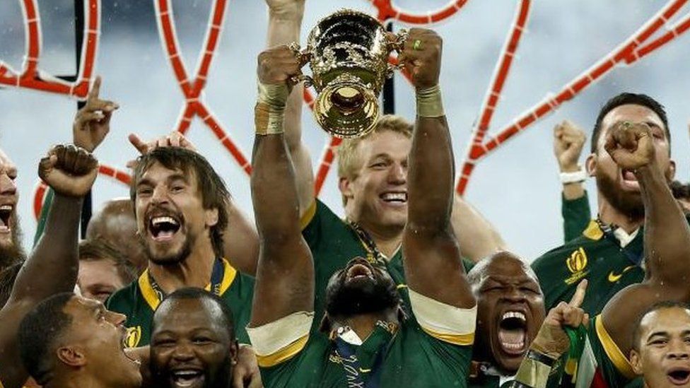 South Africa's Rugby World Cup champions get heroes' welcome - BBC News