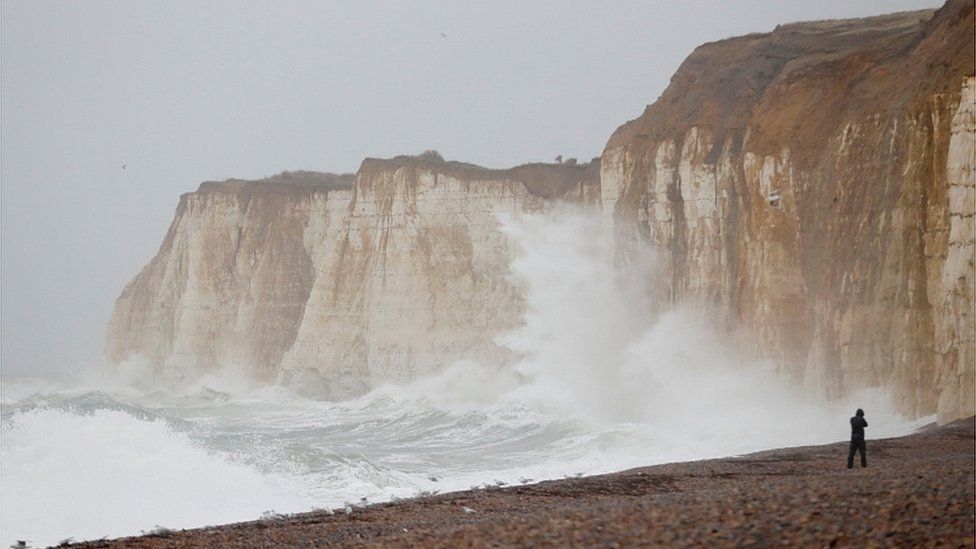 Storm Barra: Strong winds hit England amid weather warning - BBC News