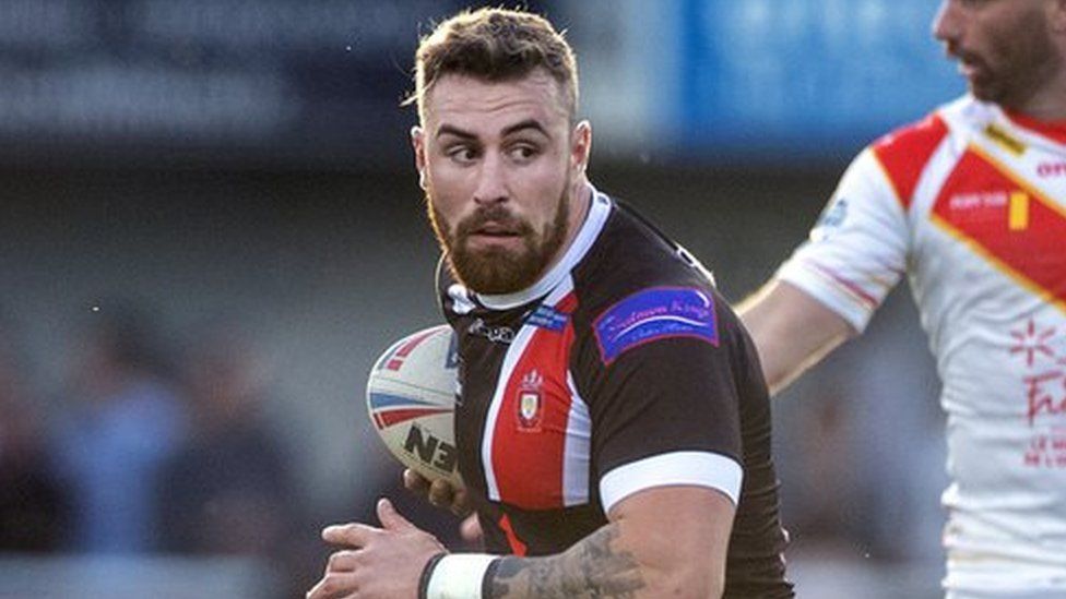 Jansin Turgut: Rugby league player makes mental health plea - BBC News