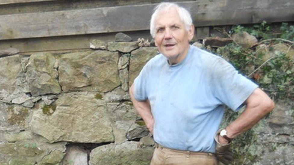 Missing hillwalker: Body found in search for Frank Smith - BBC News