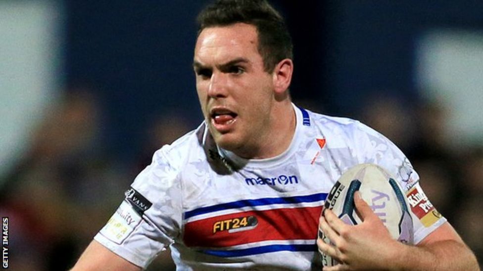 Daniel Smith: Wakefield prop forward joins Huddersfield Giants - BBC Sport