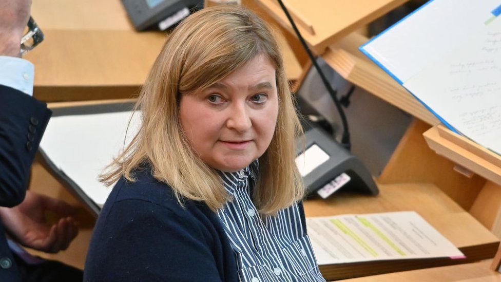 Patients likely to pay more for NHS dental treatment - BBC News