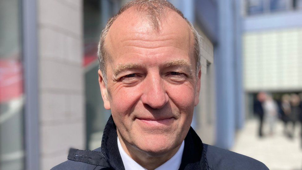 Phil Lowe: Hundreds attend funeral for Hull KR and Great Britain 'hero ...