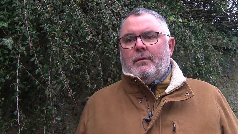 Môn: Pontydd 200 oed ag 'isadeiledd ceffyl a throl' - BBC Cymru Fyw