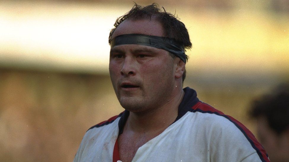 Brian Moore, former England player, suffers heart attack - BBC News