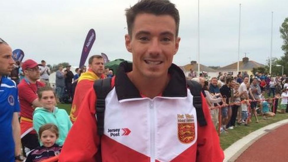 Island Games 2015: Jersey's Dan Romeril wins 3000m steeplechase - BBC Sport