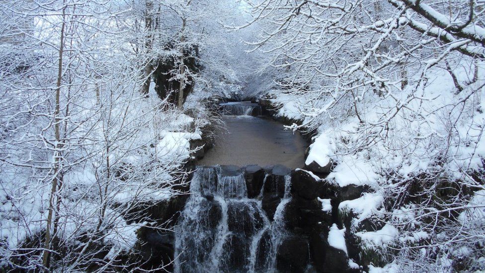 Snow and frost in northern UK - BBC Weather