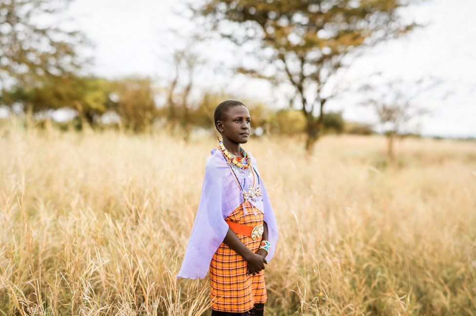 Kenyan girls look to the future - BBC News