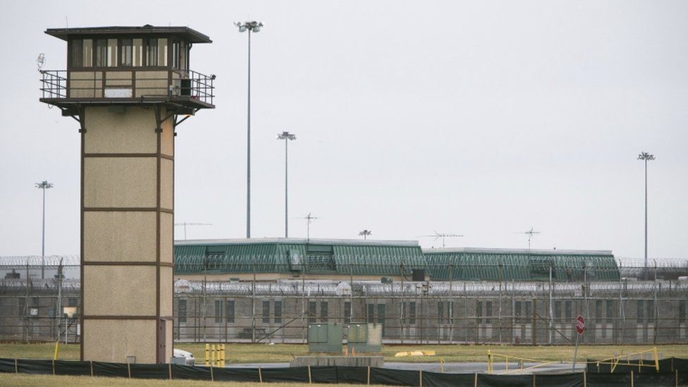 Killed hostage Delaware prison officer cried: 'Trap!' - BBC News