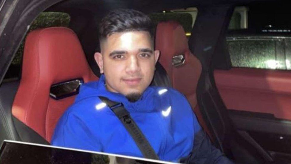 Huddersfield: M62 crash victim named as Mohammed Shaan Hussain - BBC News