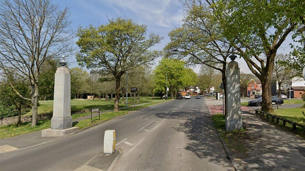 Bolton crash: Man dies and three hurt after car hits tree - BBC News