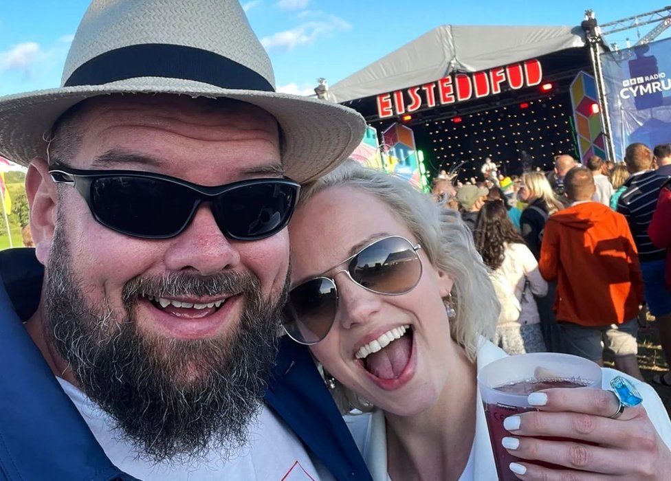 Alex Humphreys: 'Da ni angen siarad am epilepsi' - BBC Cymru Fyw