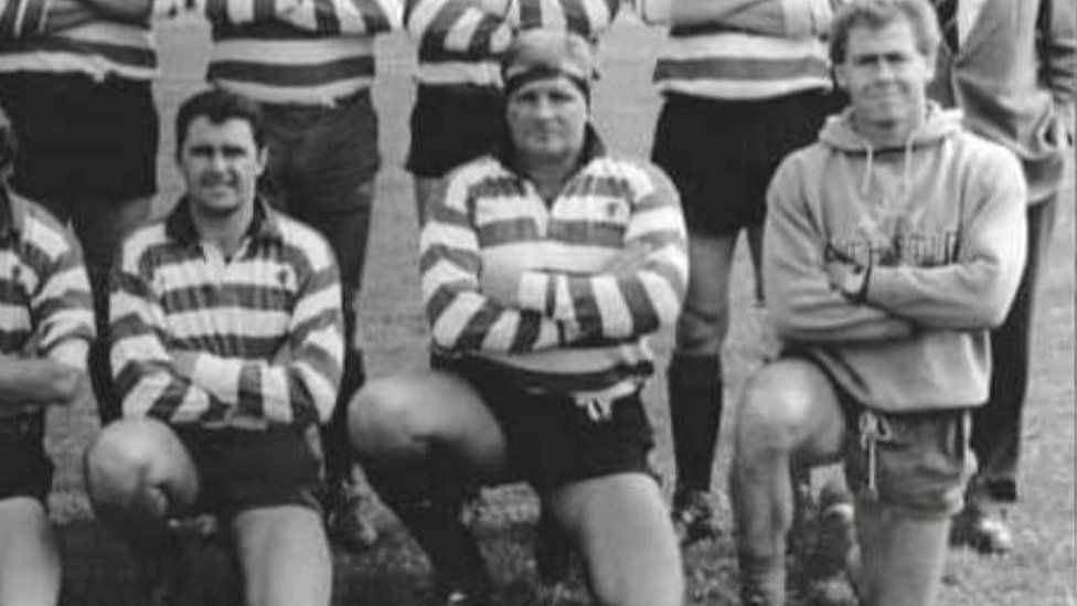 Chwarae rygbi dros Y Bala... yn 67 oed - BBC Cymru Fyw