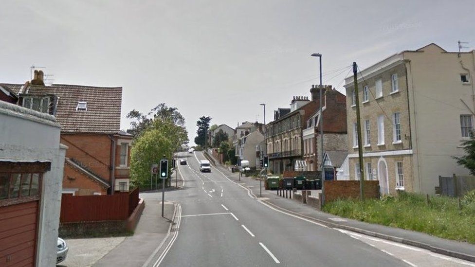 Weymouth's Boot Hill 'unbelievable' traffic pollution plea - BBC News
