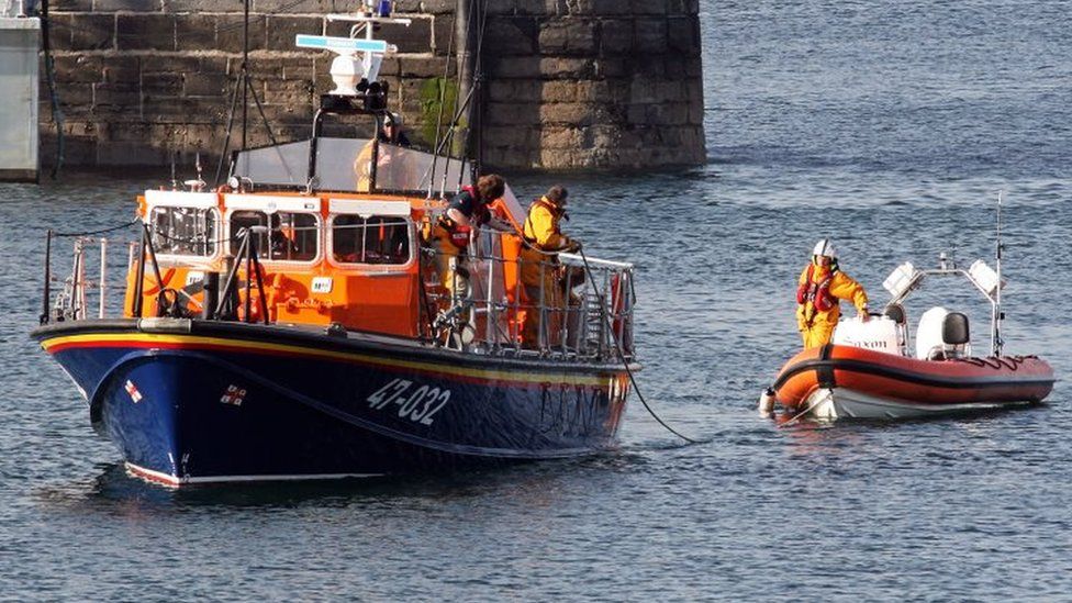 Douglas lifeboat called out twice in 24 hours - BBC News