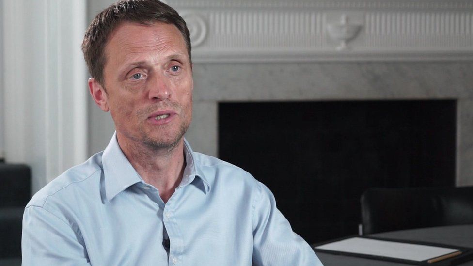 Would you work for free to secure a job? - BBC News