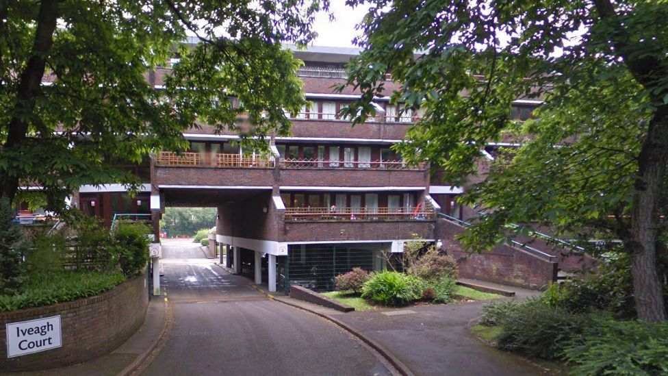 Mother and son found dead sitting on sofas in Bracknell - BBC News