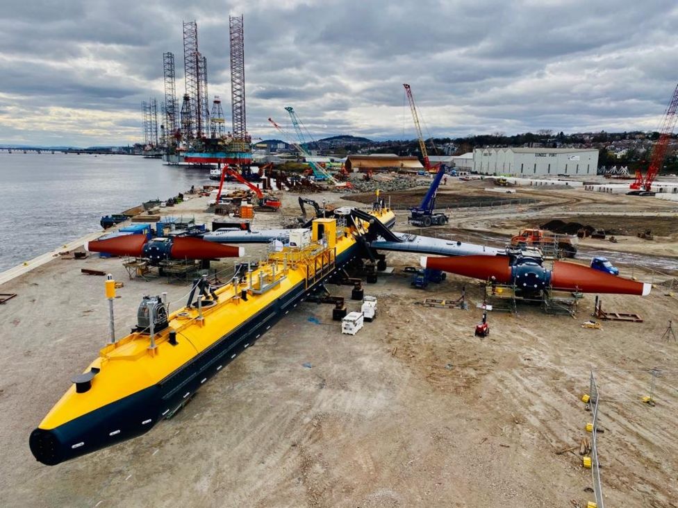 'World's most powerful' tidal turbine sets sail from Dundee - BBC News