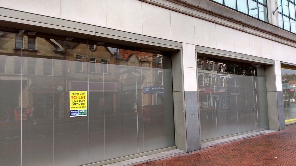 Reading town centre cycle hub given approval - BBC News