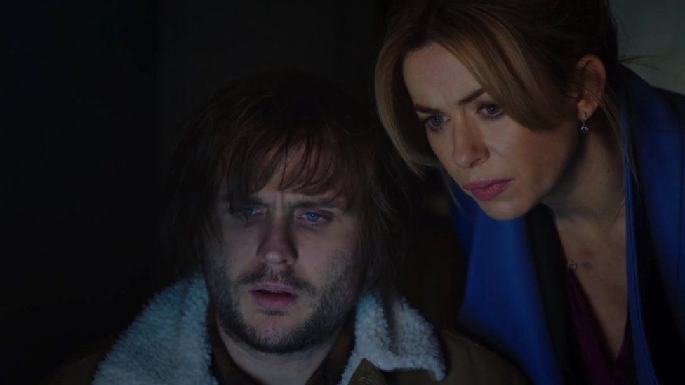 Pum munud gyda Alex Harries - BBC Cymru Fyw