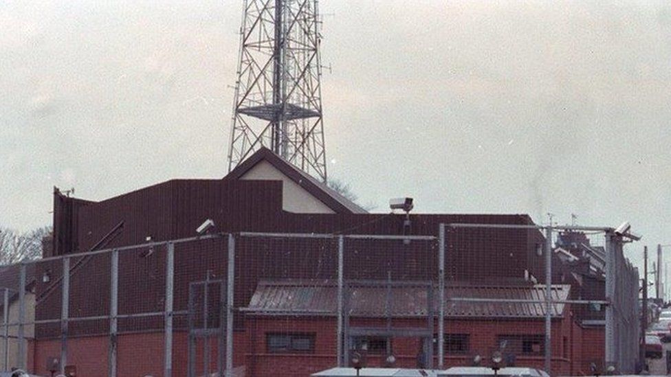 Paul Campbell jailed for Coalisland police station bombing - BBC News