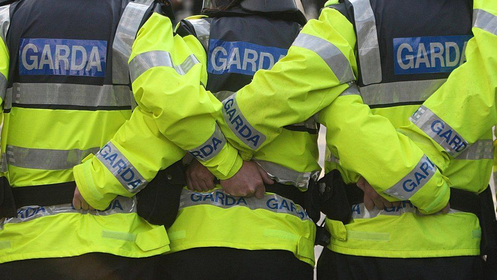 Garda Representative Association: Call to arm Irish police with stun ...