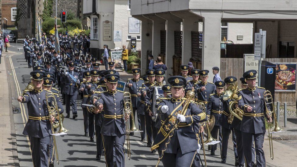 RAF Honington parade marks Freedom of Thetford - BBC News