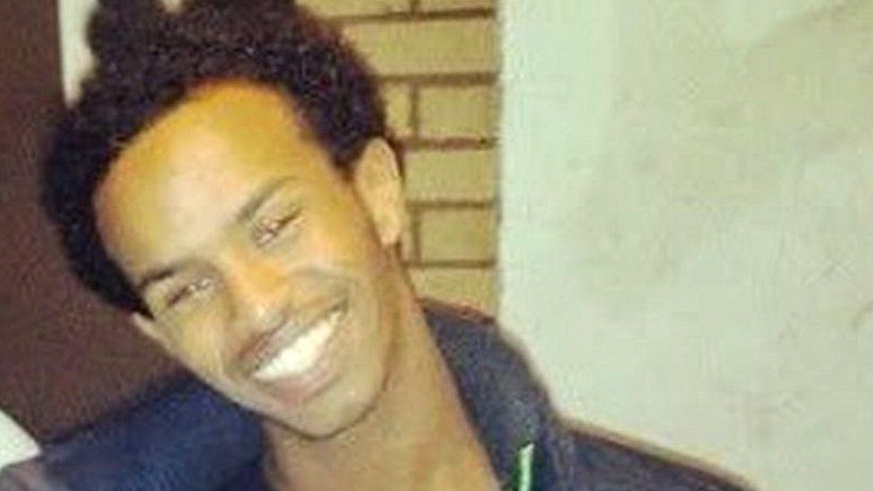 Teuluoedd yn chwilio am atebion wedi marwolaethau - BBC Cymru Fyw