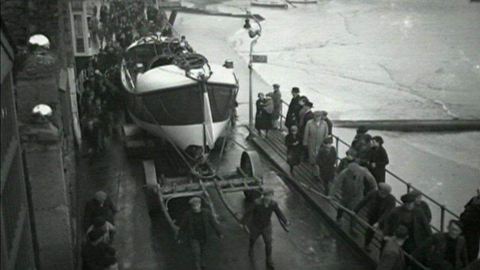 St Ives lifeboat disaster: Coxswain pays tribute to 'selfless' crew ...